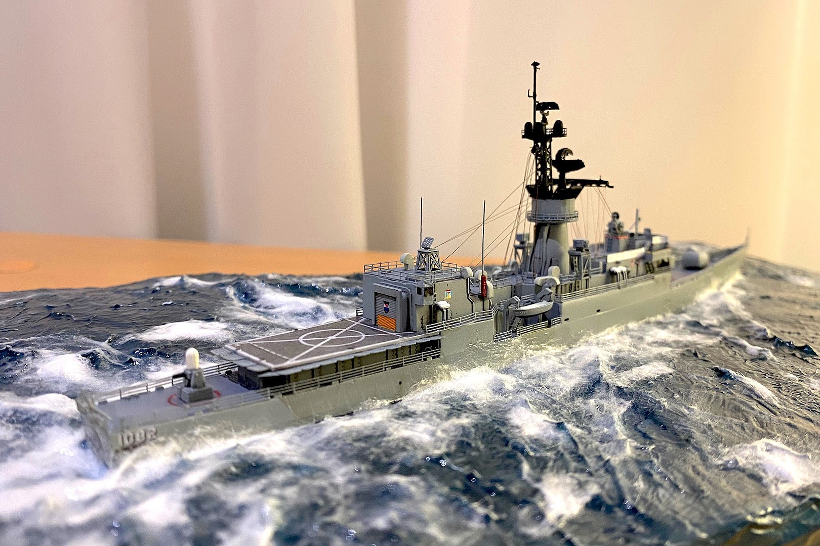 Knox Class Frigate FF1073 Robert E. Peary -- Plastic Model Frigate Kit ...