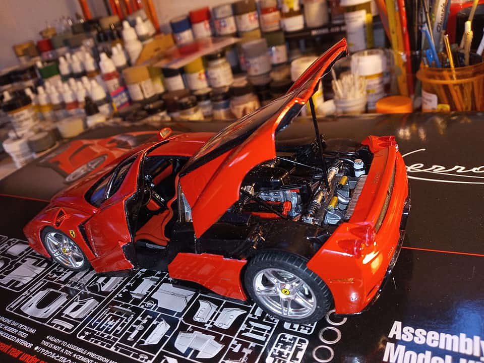 Enzo Ferrari Red Version Sportscar -- Plastic Model Car Kit -- 1/24 ...