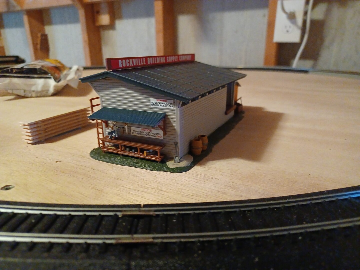 Lumber Yard & Office Kit -- HO Scale Model Railroad Building -- #750 ...