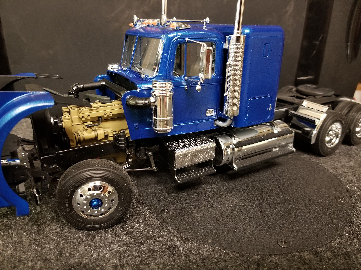 Classic Western Star 4964 -- Plastic Model Truck Kit -- 1/24 Scale ...