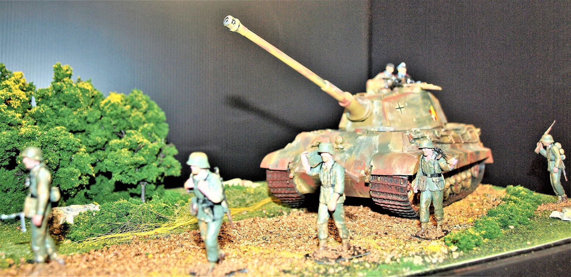 King Tiger Porsche Tank -- Plastic Model Military Vehicle Kit -- 1/35 ...
