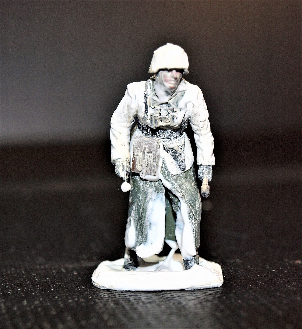German Assault Infantry w/Winter Gear -- Plastic Model Military Figure ...