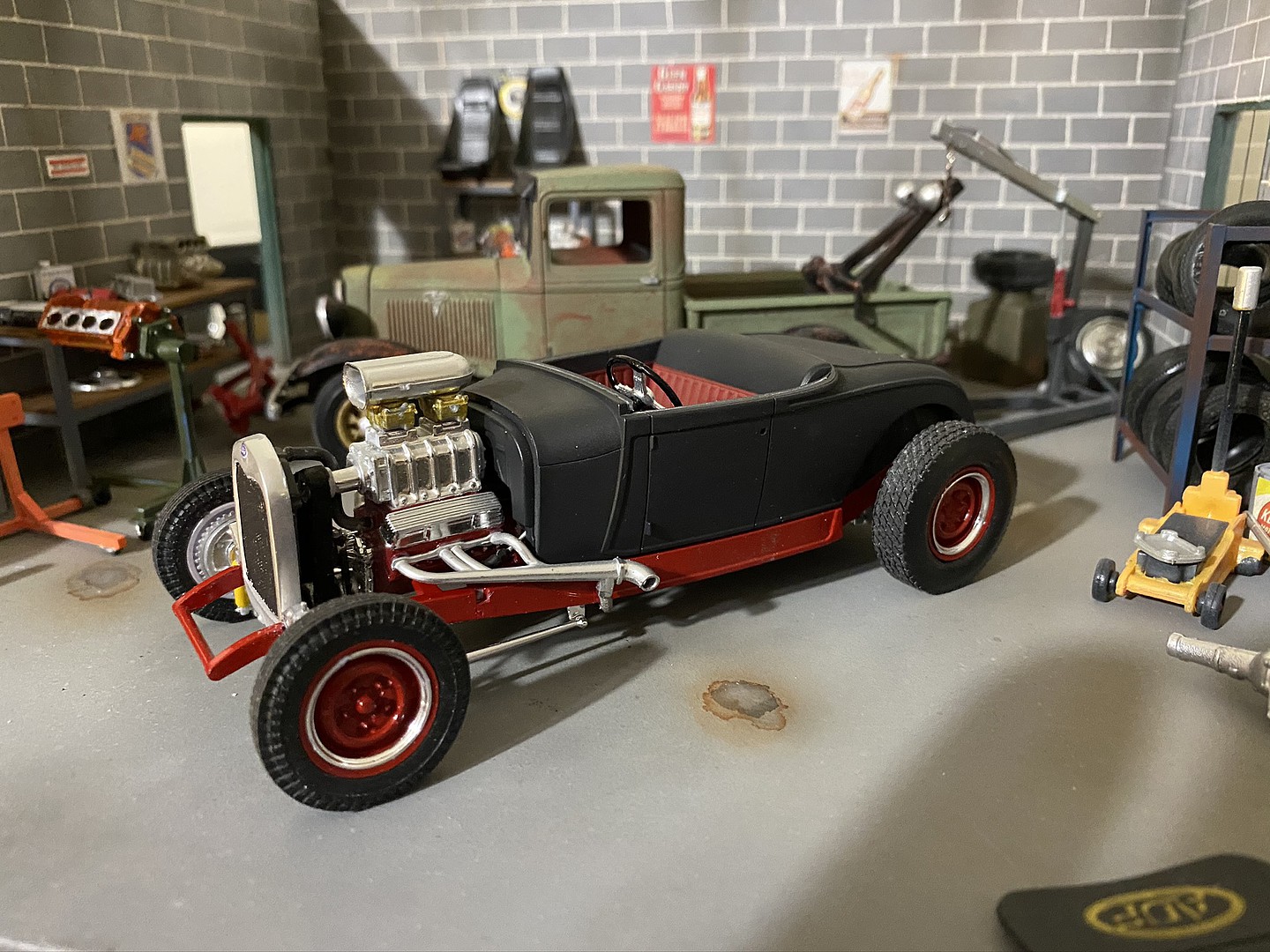 1929 Model A Roadster -- Plastic Model Car Kit -- 1/25 Scale -- #854463 ...