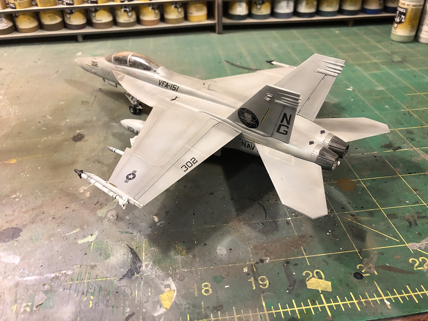 F/A-18F Super Hornet -- Plastic Model Airplane Kit -- 1/72 Scale ...