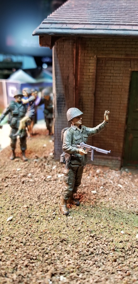 US Soldiers & Civilians France -- Plastic Model Military Figure -- 1/35 ...