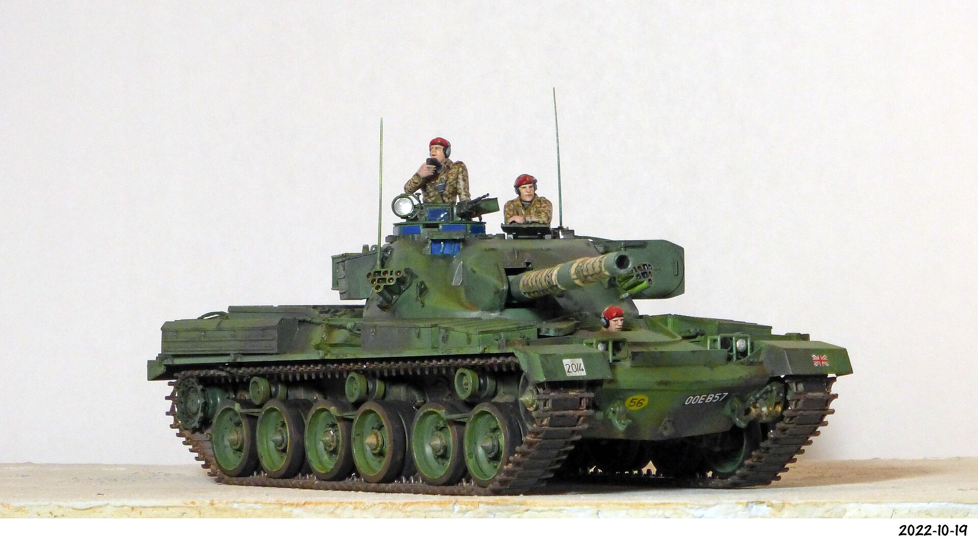 British Chieftain Mk5 Tank -- Plastic Model Military Vehicle Kit -- 1/ ...