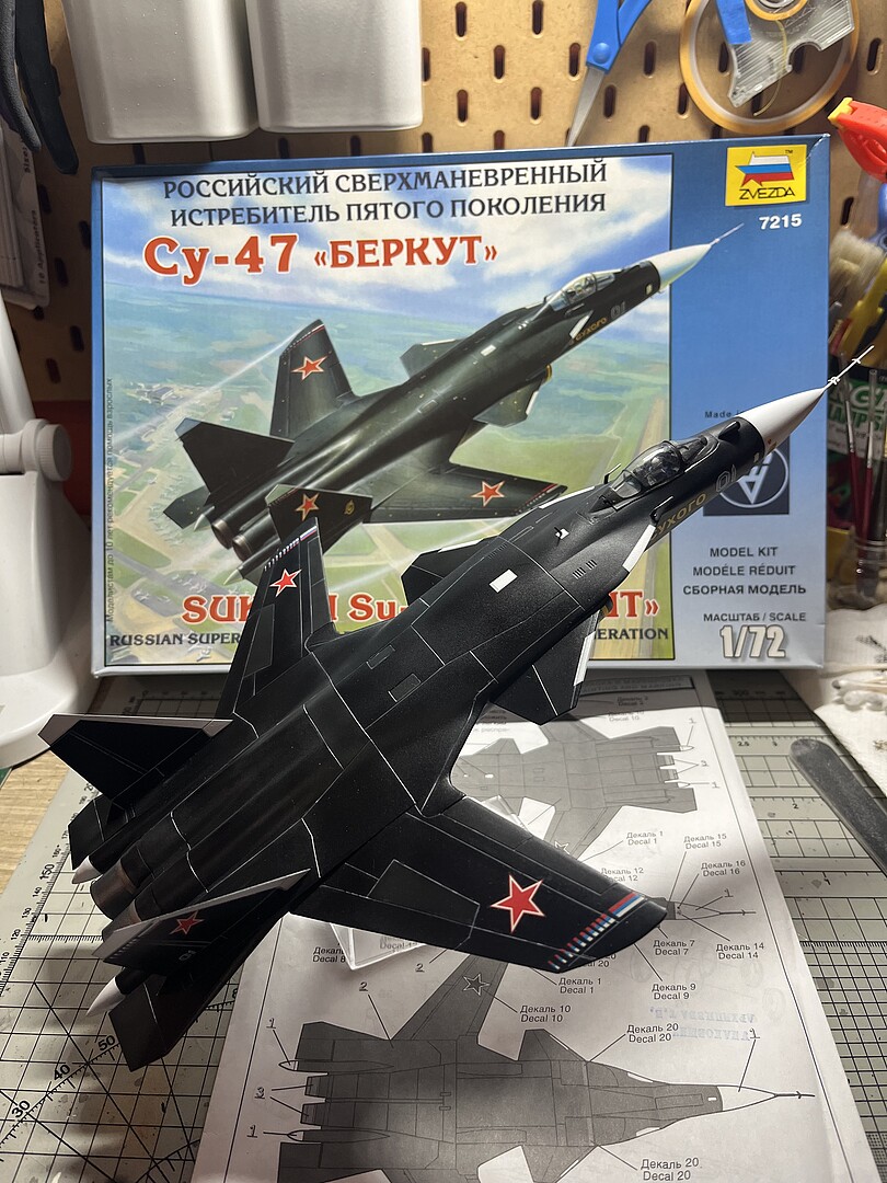 Sukhoi Su47 Berkut Fighter -- Plastic Model Airplane Kit -- 1/72 Scale ...