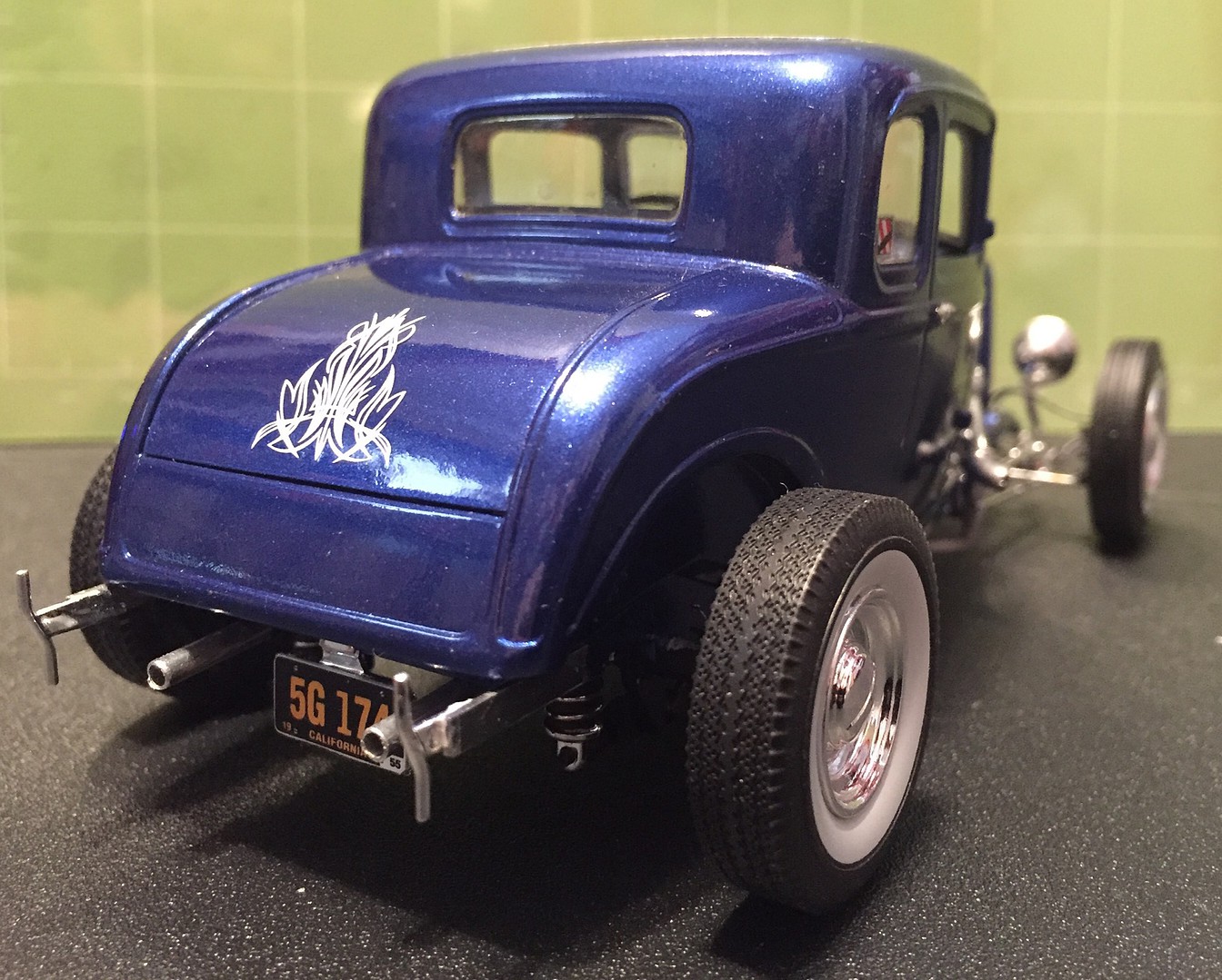 1932 Ford 5 Window Coupe -- Plastic Model Car Kit -- 1/25 Scale ...