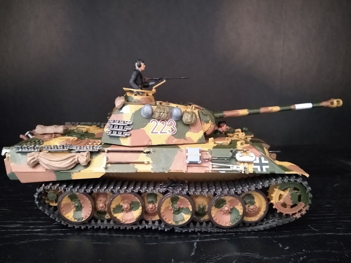 German Panther Medium Tank -- Plastic Model Military Vehicle Kit -- 1/ ...