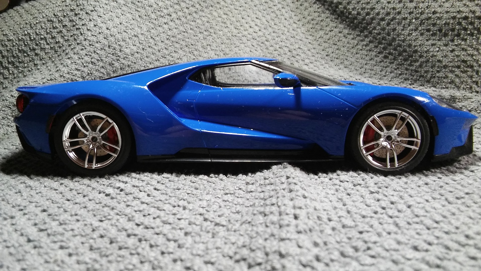 Ford GT Sports Car -- Plastic Model Car Kit -- 1/24 Scale -- #24346 ...