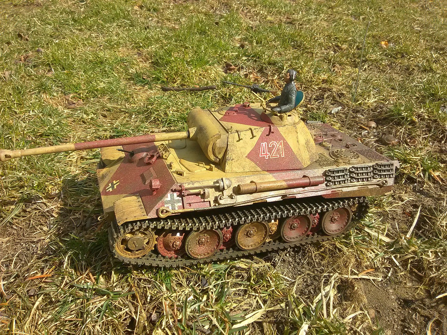 German Panther Medium Tank -- Plastic Model Military Vehicle Kit -- 1/ ...