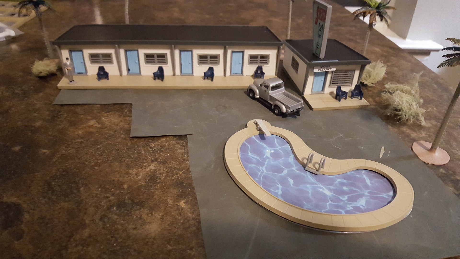 Motel w/Pool Snap Kit -- HO Scale Model Railroad Building -- #45214 ...