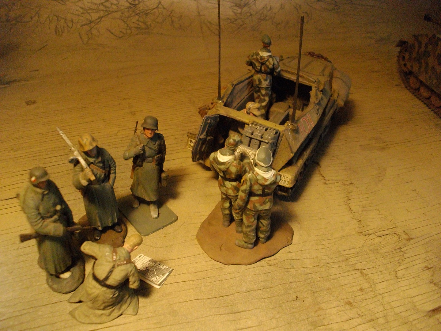 German Soldiers at Field Briefing Set -- Plastic Model Military Figure ...