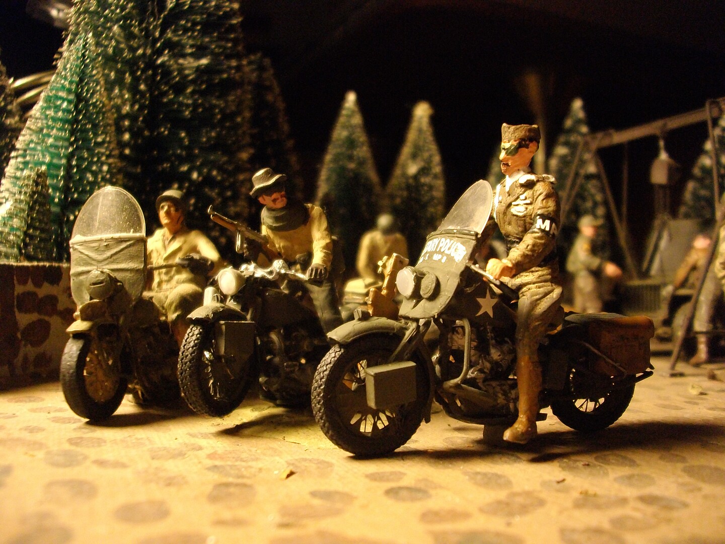 US Military Policeman with Motorcycle -- Plastic Model Military Figure ...