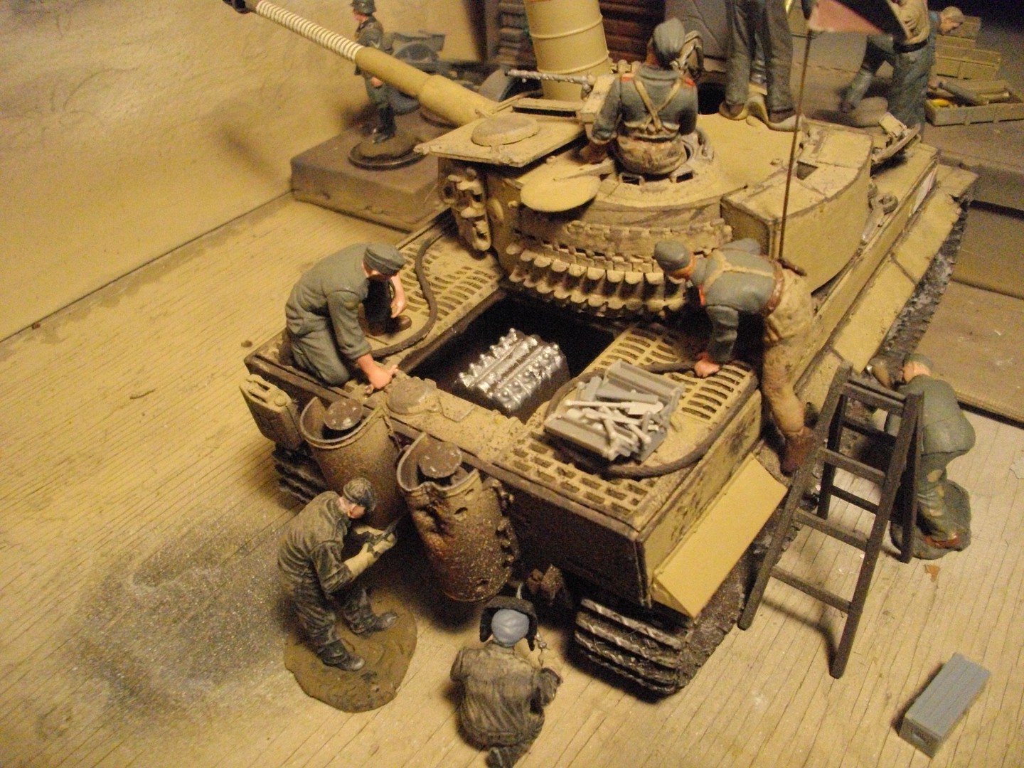 German Field Maintenance Team -- Plastic Model Military Figure Kit -- 1 ...