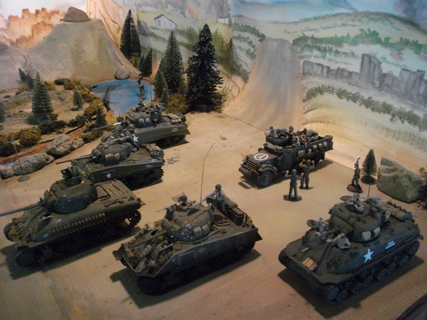 M-4 Sherman Tank -- Plastic Model Military Vehicle Kit -- 1/35 Scale ...