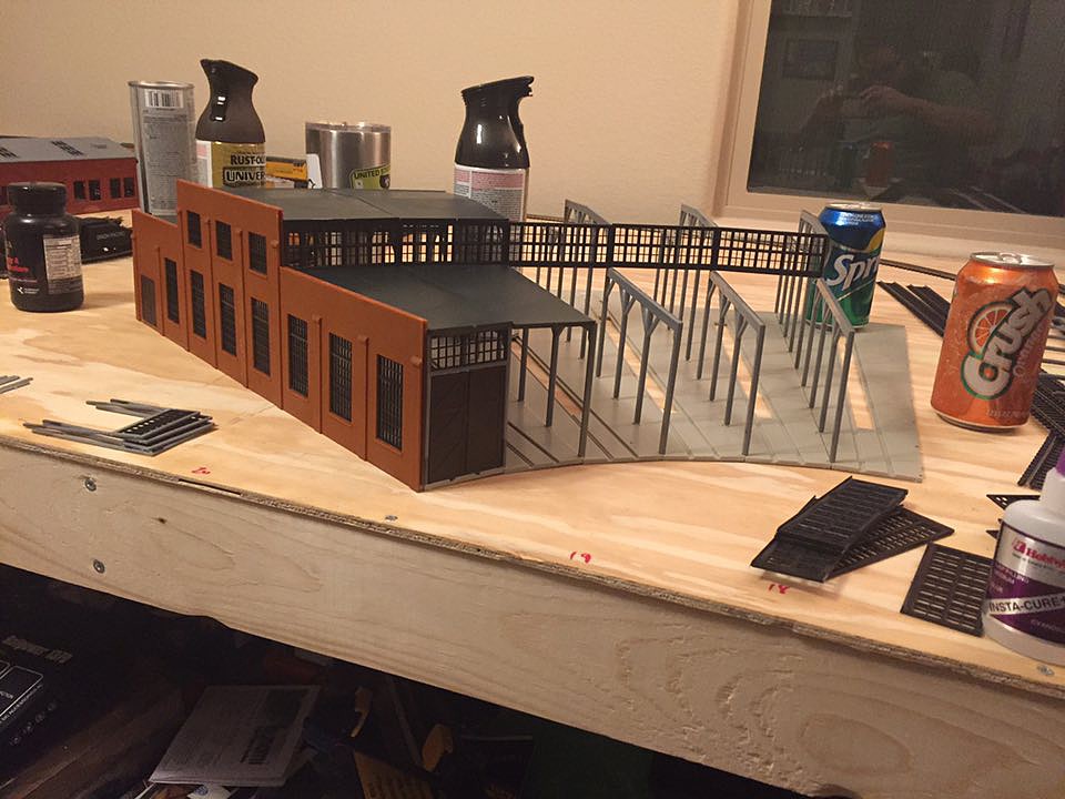 3-Stall Modern Roundhouse Kit (16 x 20-1/8 x 5-1/2'') -- HO Scale Model ...