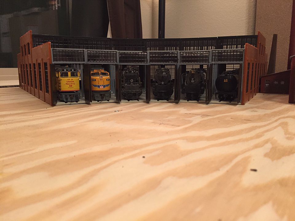 3-Stall Modern Roundhouse Kit (16 x 20-1/8 x 5-1/2'') -- HO Scale Model ...