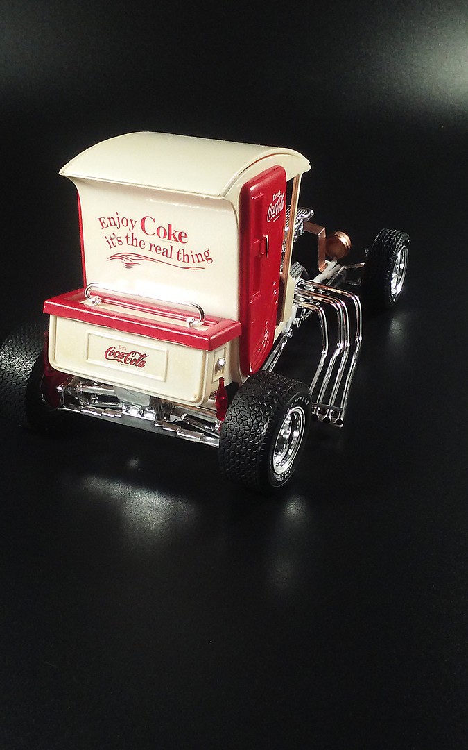 Coca Cola Vending Machine Show Rod SE -- Plastic Model Car Kit -- 1/25 ...
