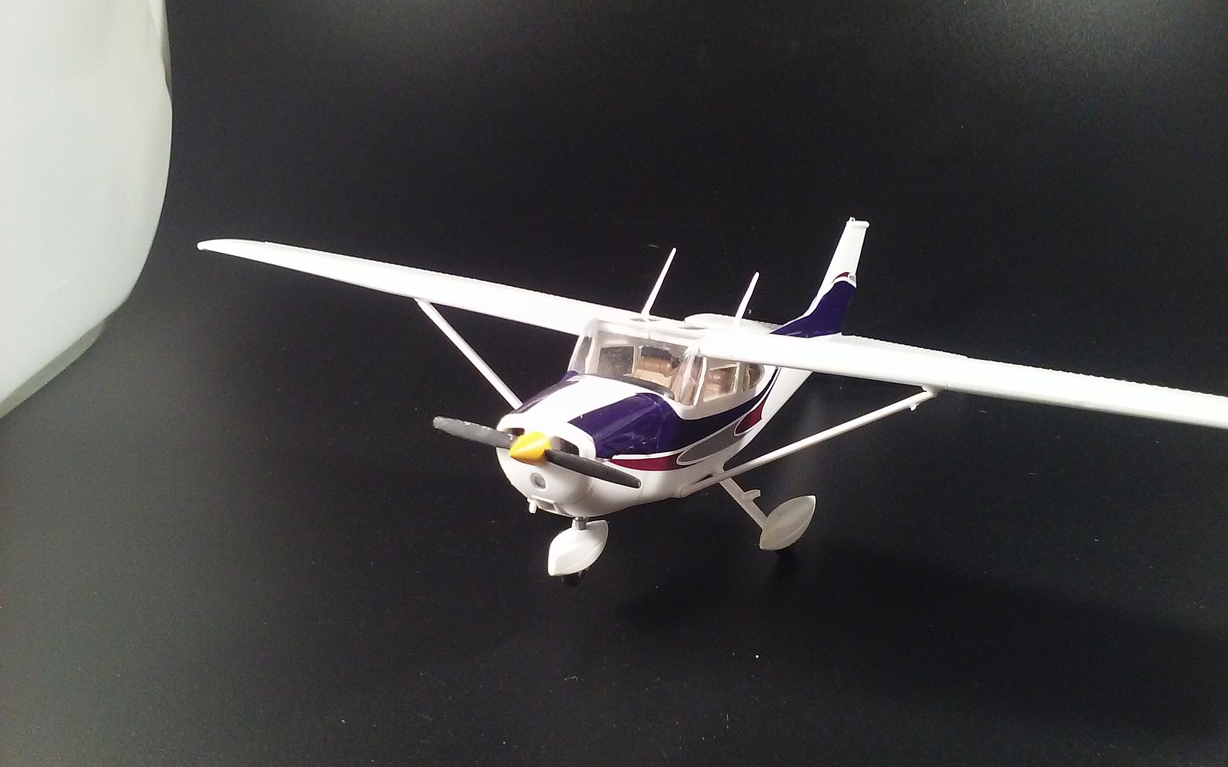 Gallery Pictures Minicraft Cessna 172 Fixed Gear Plastic Model Airplane ...