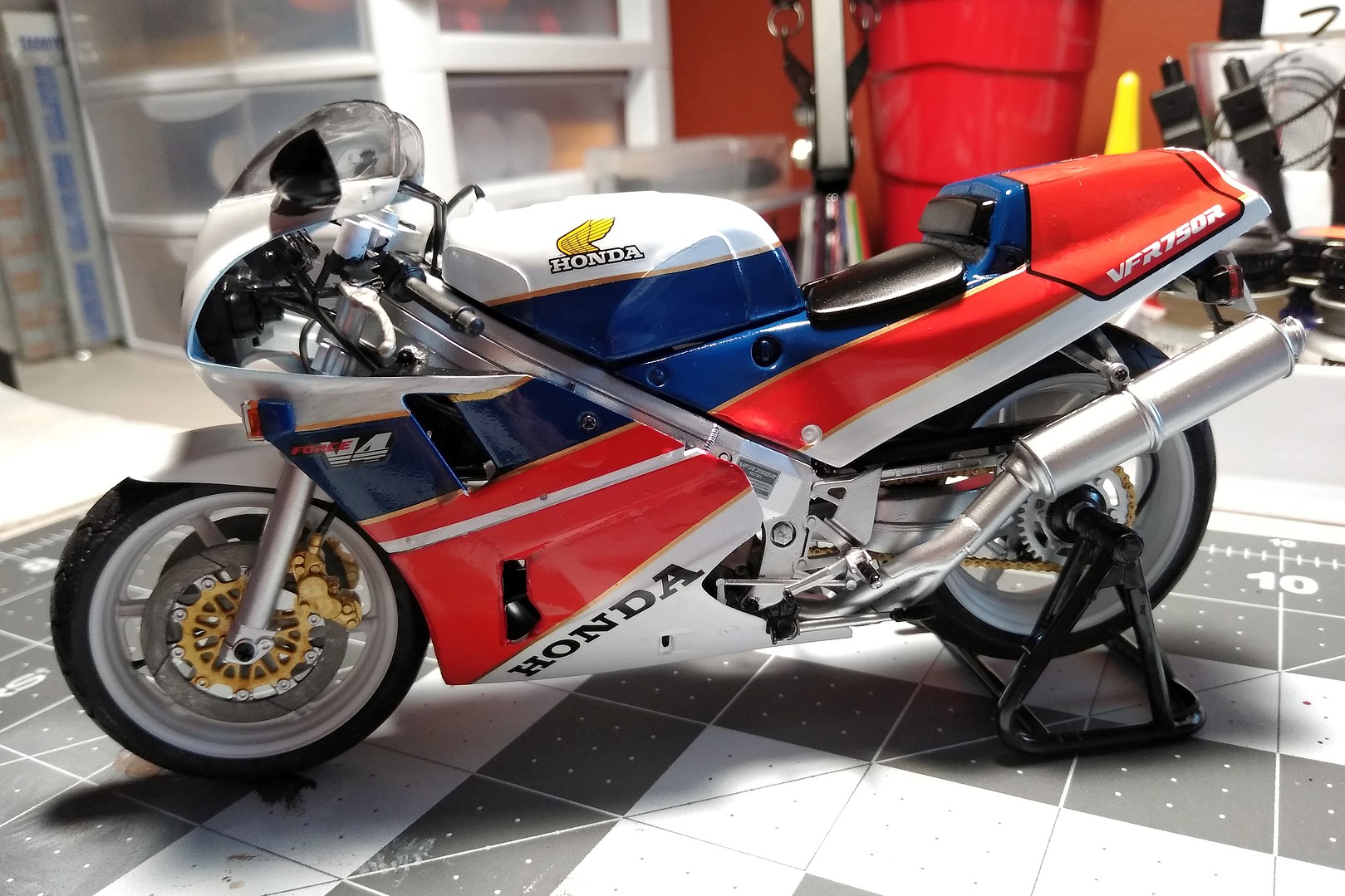 Honda VFR750R Bike -- Plastic Model Motorcycle Kit -- 1/12 Scale ...