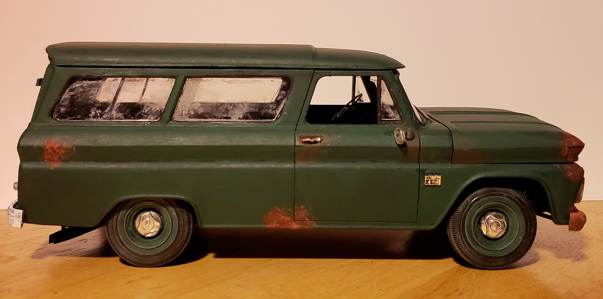 1966 Chevy Suburban -- Plastic Model Car Kit -- 1/25 Scale -- #854409 ...