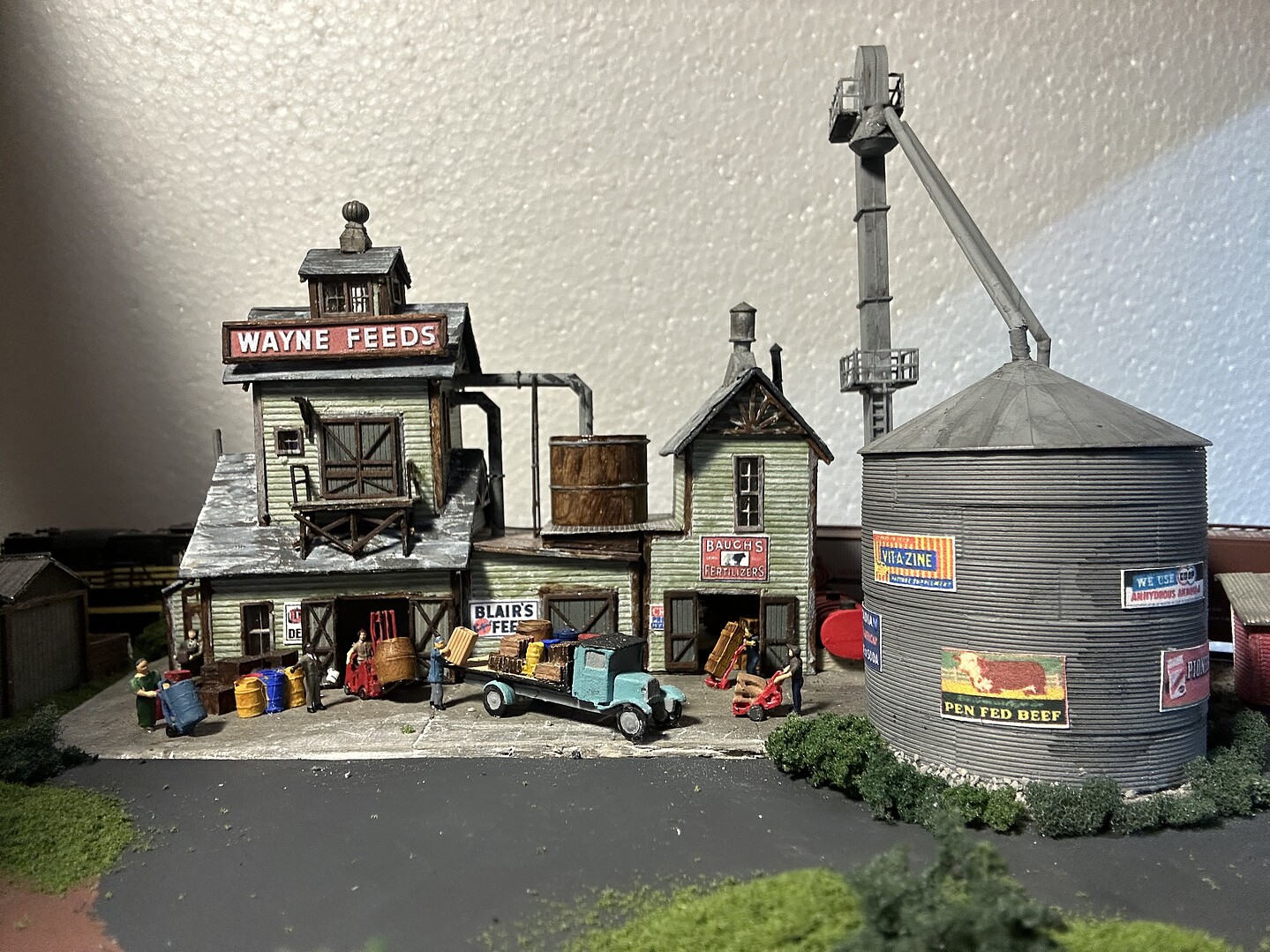 T.J. Reilly's Widget Works -- N Scale -- Model Railroad Building Kit ...