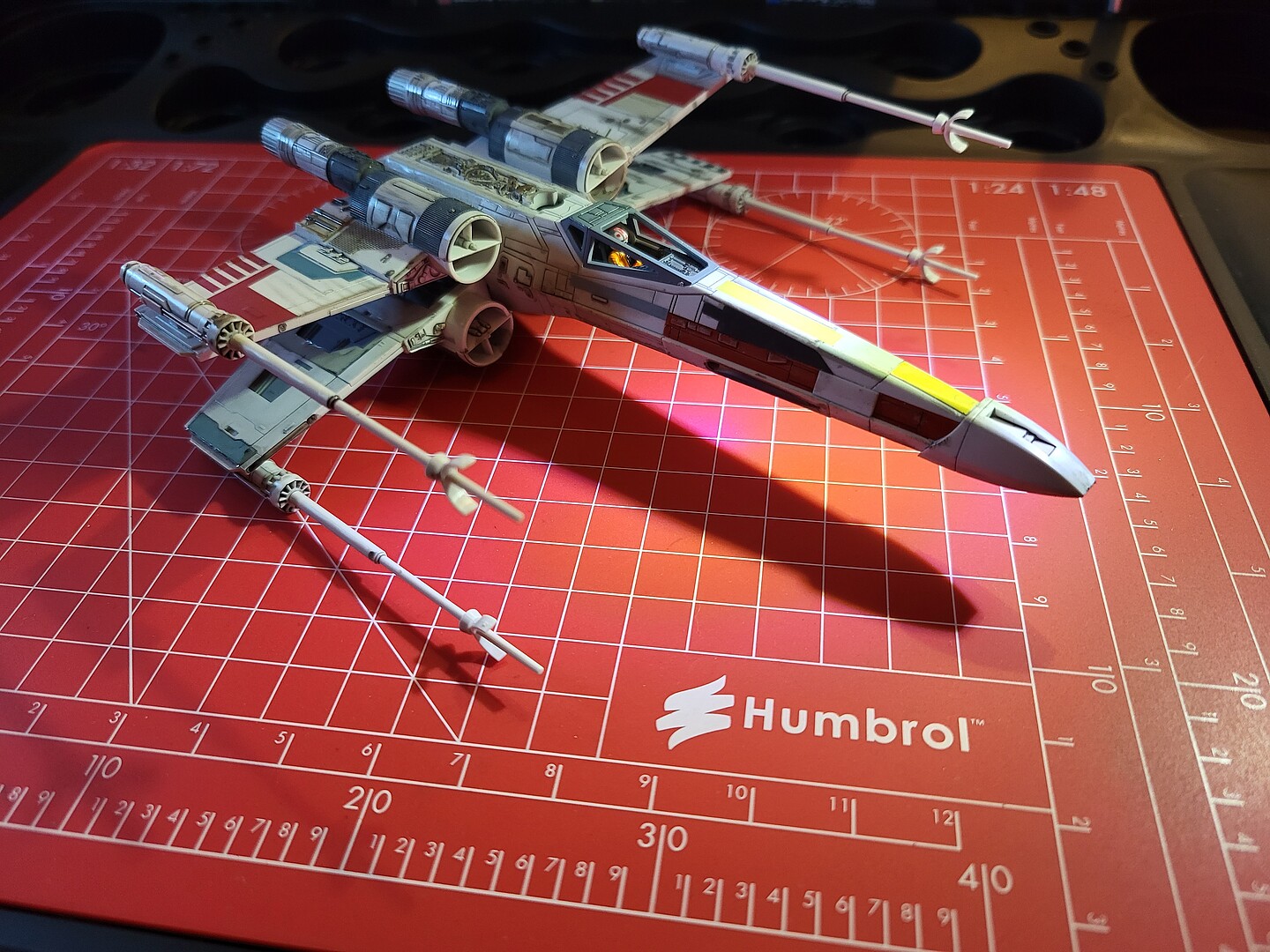 Stars Wars - X-Wing Starfighter Red5 -- Science Fiction Plastic Model ...