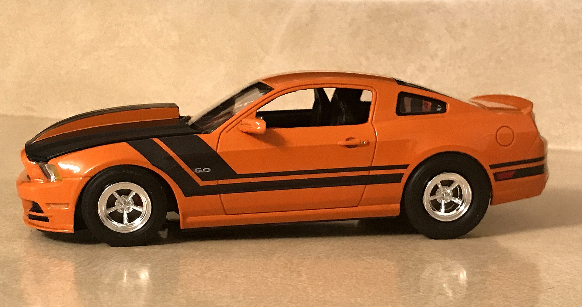 Mustang GT -- Plastic Model Car Kit -- 1/25 Scale -- #854379 pictures ...