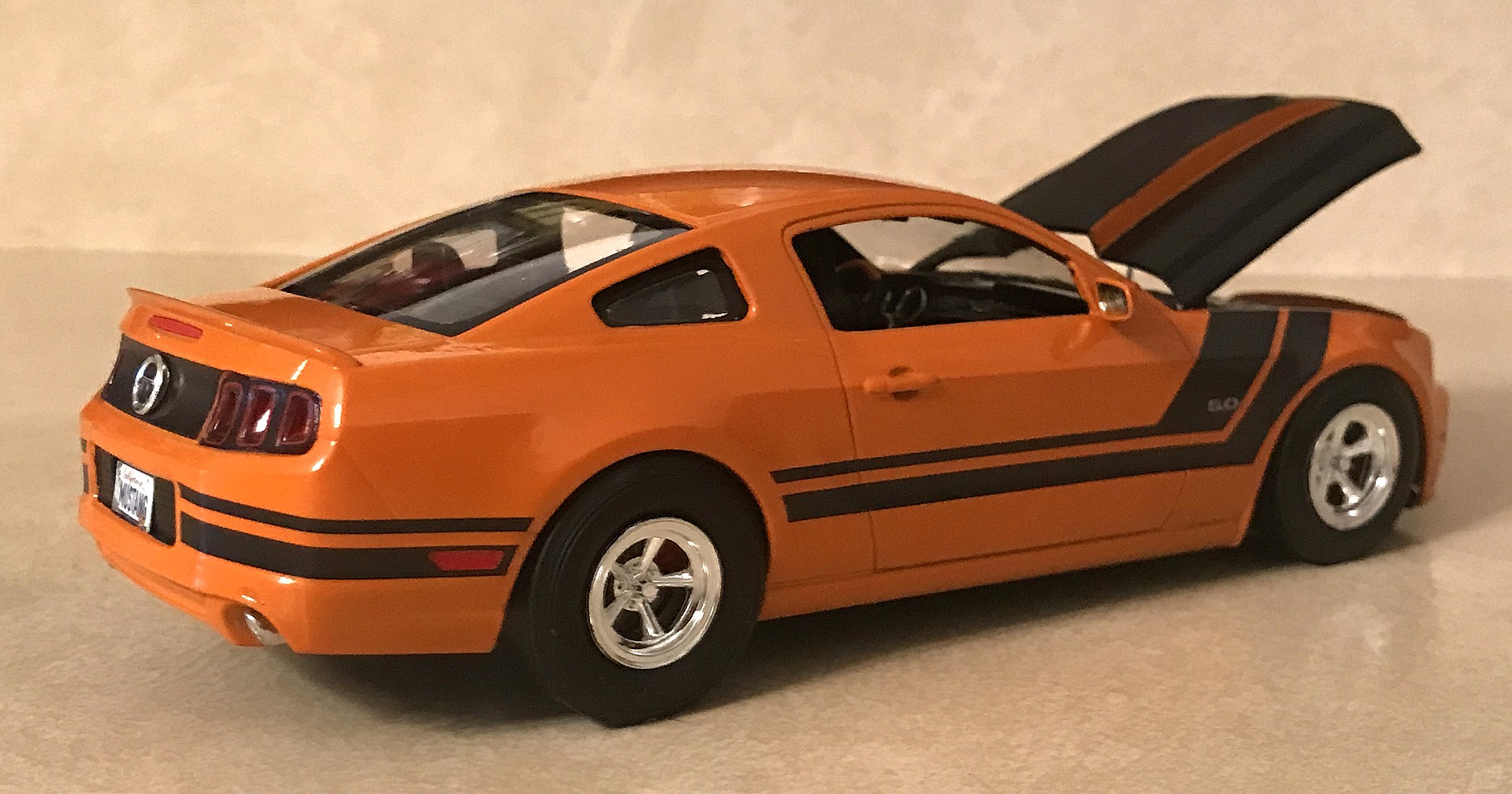 Mustang GT -- Plastic Model Car Kit -- 1/25 Scale -- #854379 pictures ...