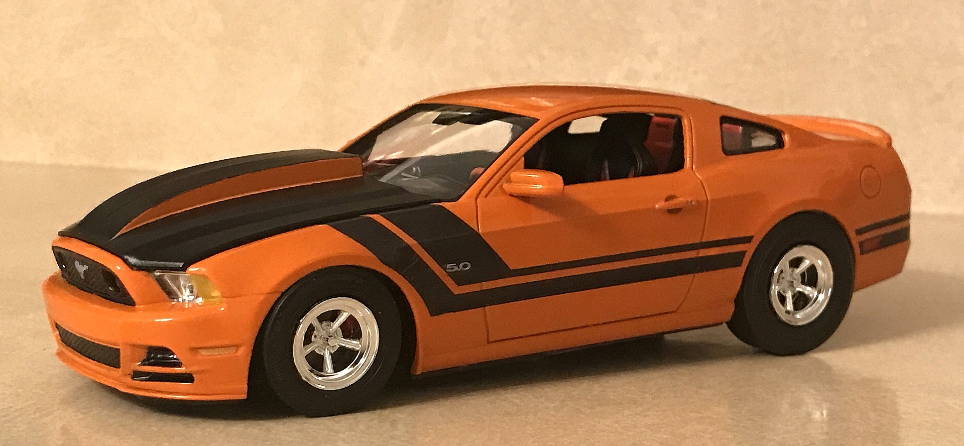 Mustang GT -- Plastic Model Car Kit -- 1/25 Scale -- #854379 pictures ...
