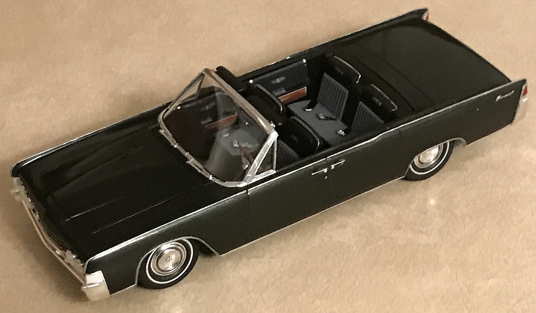 1965 Lincoln Continental -- Plastic Model Car Kit -- 1/25 Scale ...