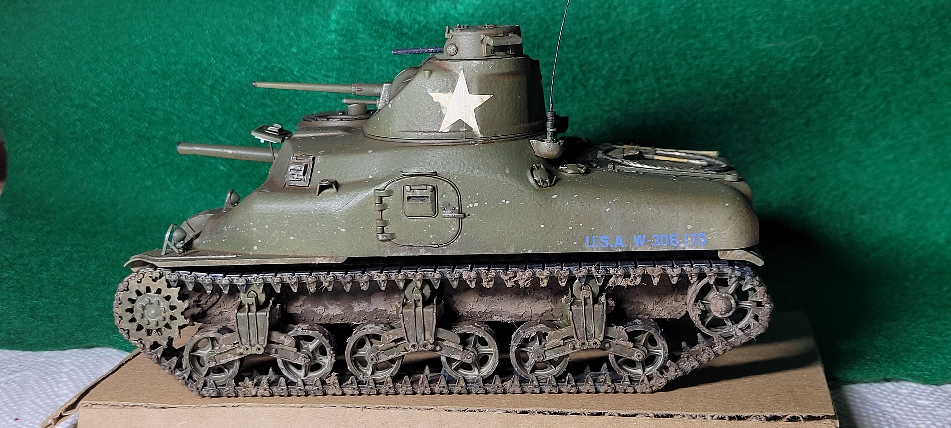 US M3A1 Lee Medium Tank -- Plastic Model Military Vehicle -- 1/35 Scale ...