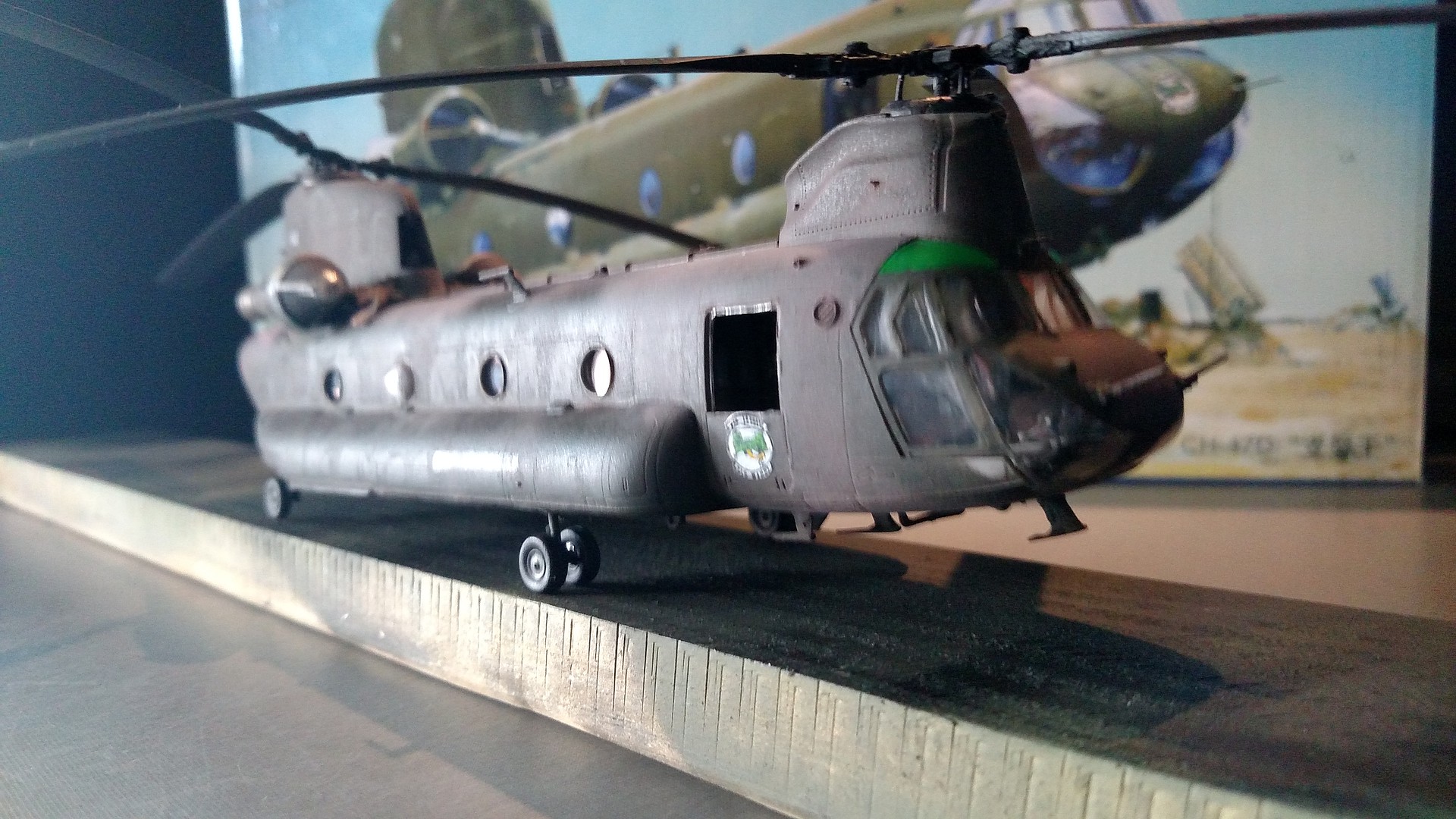 CH-47D Chinook Helicopter -- Plastic Model Helicopter -- 1/72 Scale ...