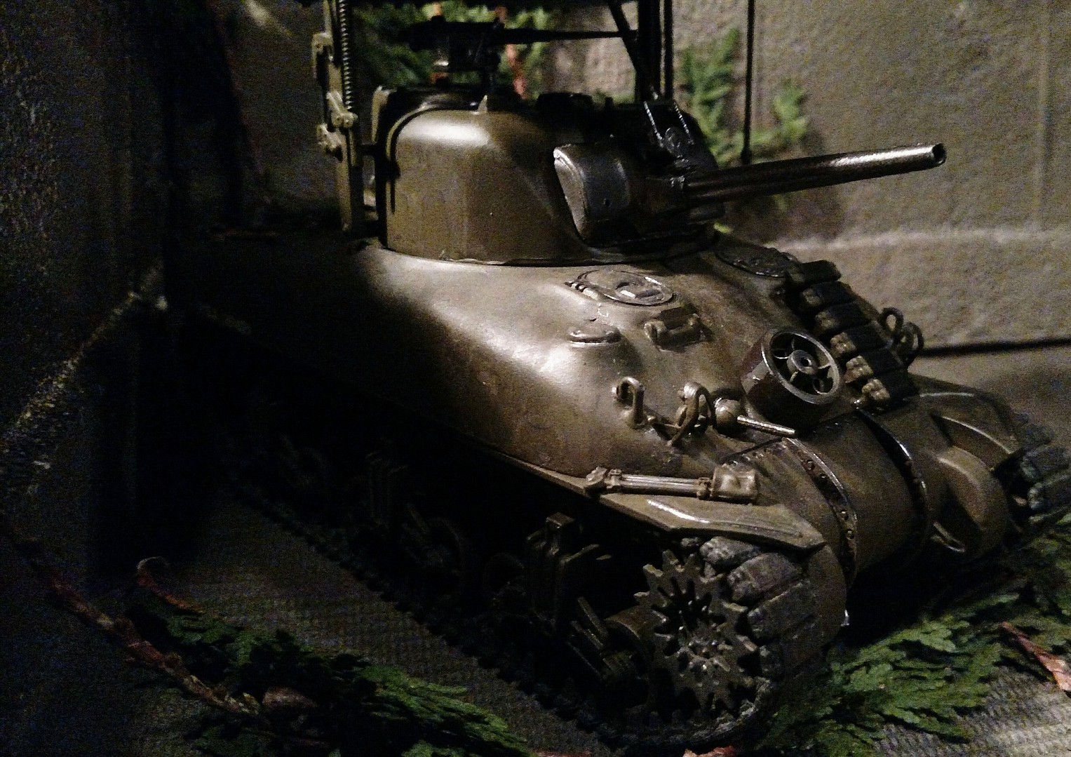 Gallery Pictures Revell-Monogram Sherman M4A1 Screamin' MIMI Plastic ...