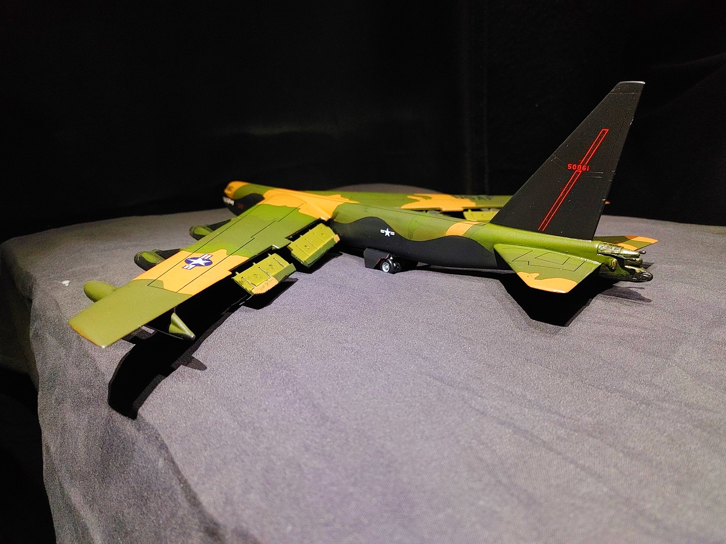 B-52D Stratofortress -- Plastic Model Airplane Kit -- 1/144 Scale ...