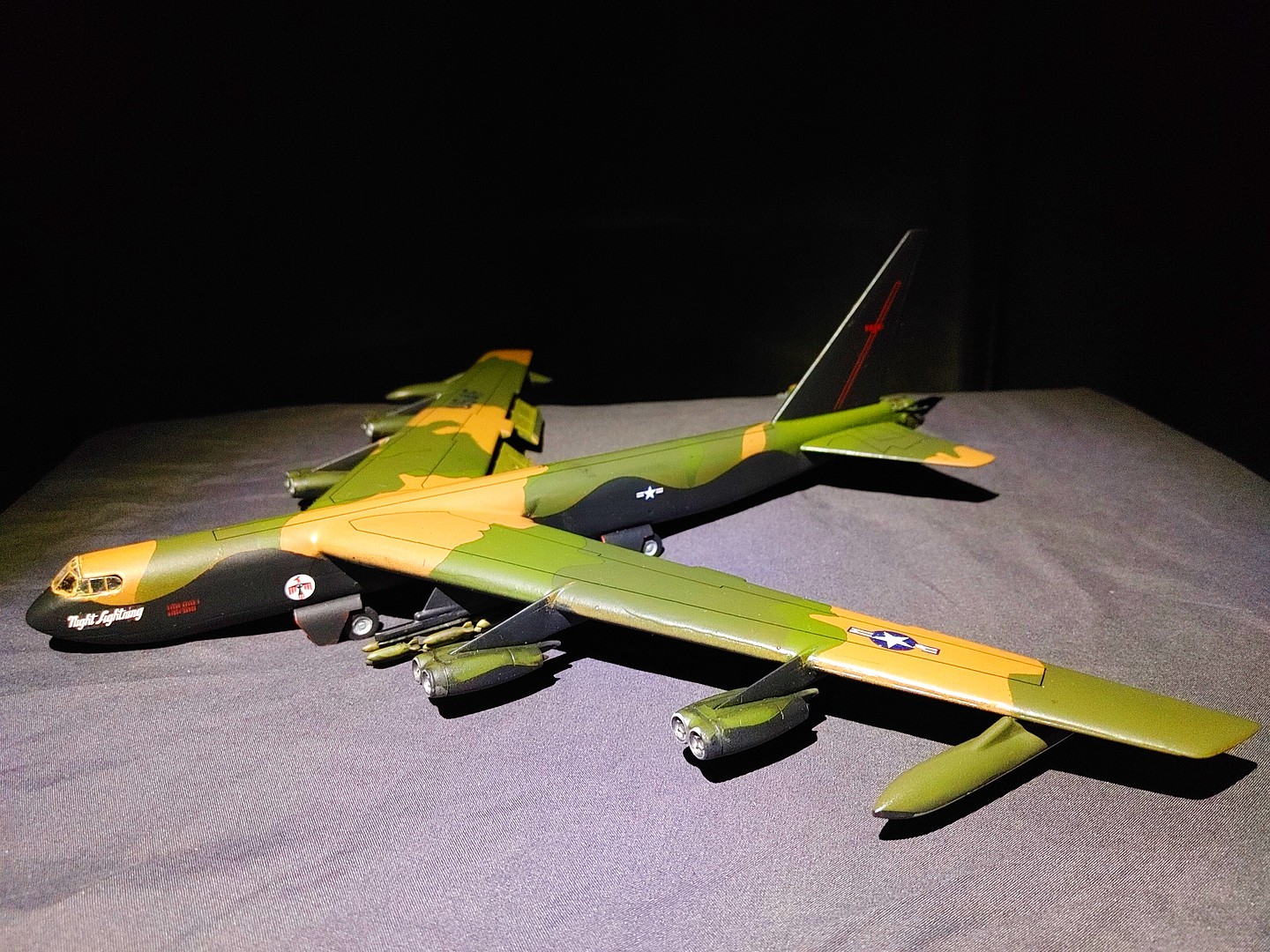 B-52D Stratofortress -- Plastic Model Airplane Kit -- 1/144 Scale ...