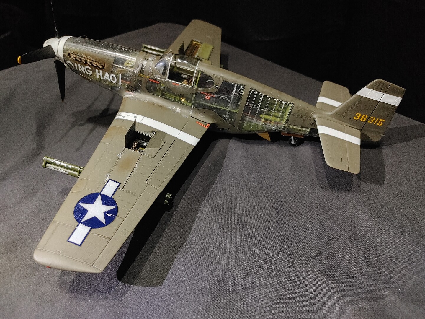 P51B Mustang Fighter -- Plastic Model Airplane Kit -- 1/32 Scale ...