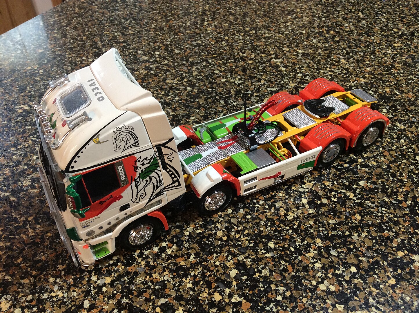 Iveco Hi-Way 40th Anniversary -- Plastic Model Truck Vehicle Kit -- 1/ ...