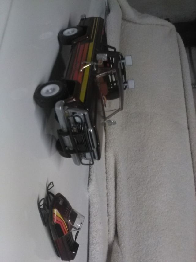 1980 Jeep Honcho Ice Patrol -- Plastic Model Truck Kit -- 1/25 Scale ...