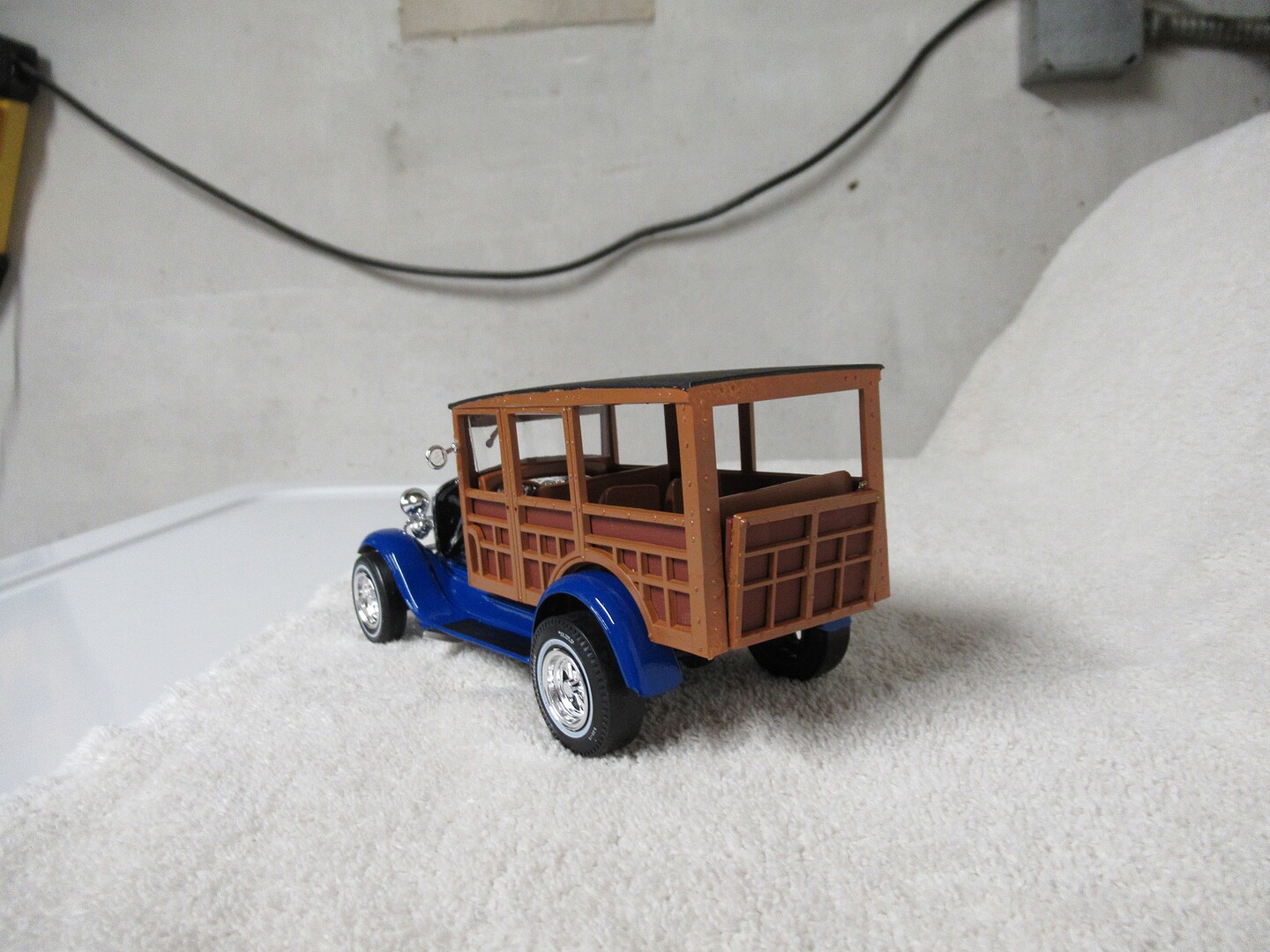 1929 Ford Woody Pickup Truck -- Plastic Model Vehicle Kit -- 1/25 Scale ...