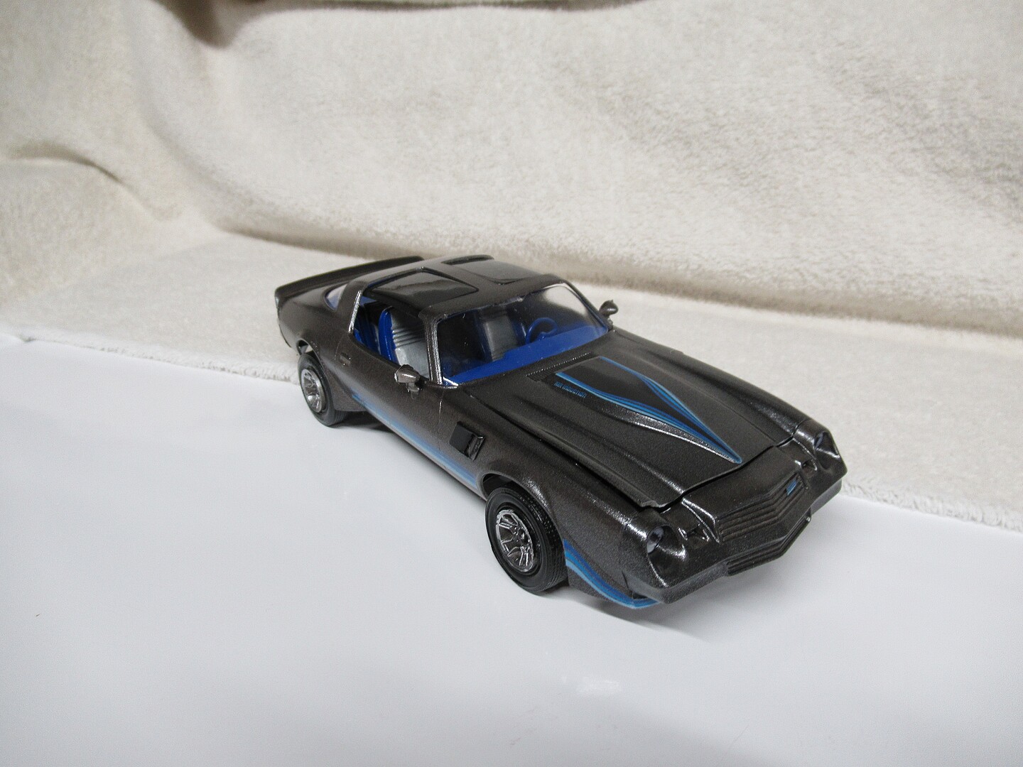 1981 Camaro Z28 -- Plastic Model Car Kit -- 1/25 Scale -- #4526 ...
