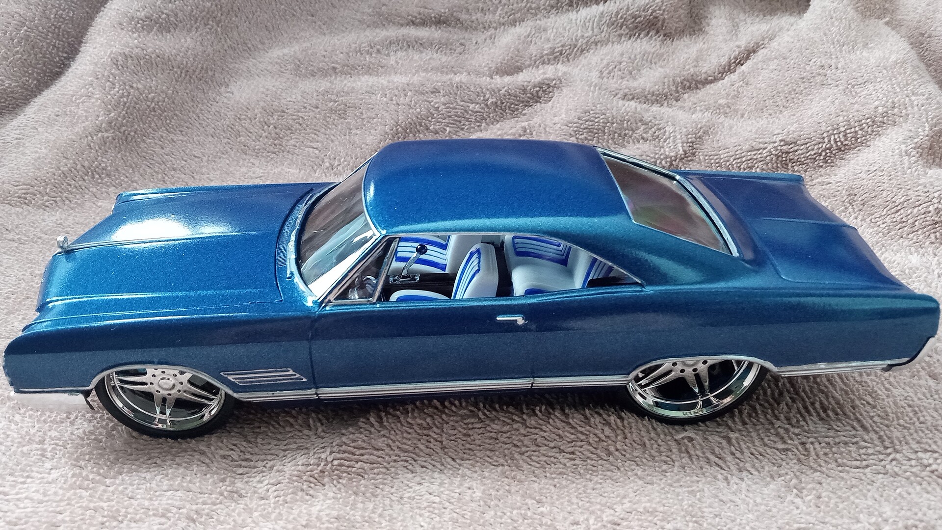 1966 Buick Wildcat -- Plastic Model Car Vehicle Kit -- 1/25 Scale ...