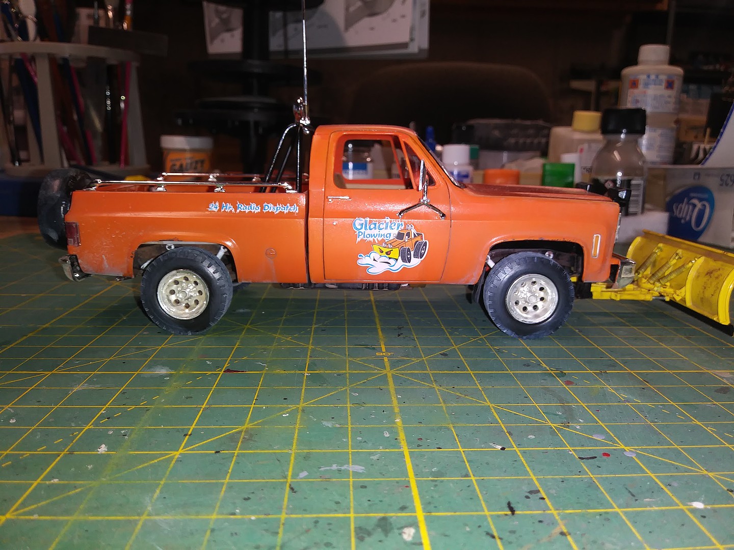 GMC Pickup with Snow Plow -- Plastic Model Truck Kit -- 1/24 Scale ...