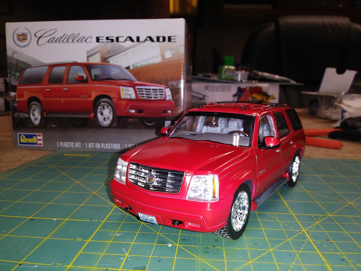 2003 Cadillac Escalade -- Plastic Model Vehicle Kit -- 1/25 Scale ...