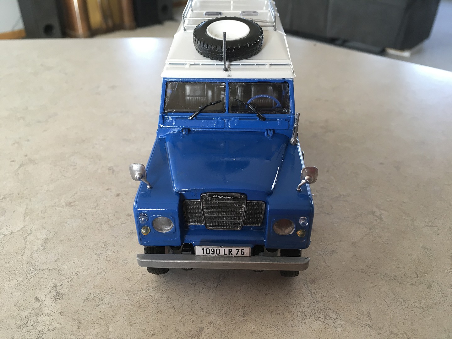 Land Rover Series III LWB Wagon w/Roof Rack -- Plastic Model Car Kit ...