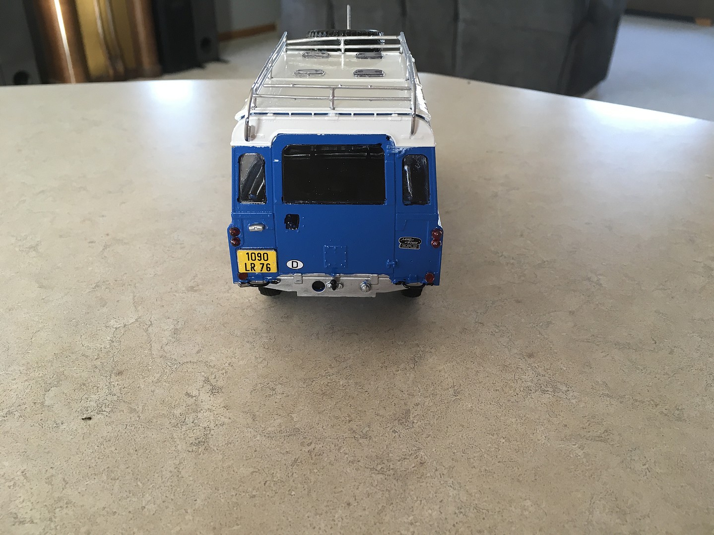 Land Rover Series III LWB Wagon w/Roof Rack -- Plastic Model Car Kit ...