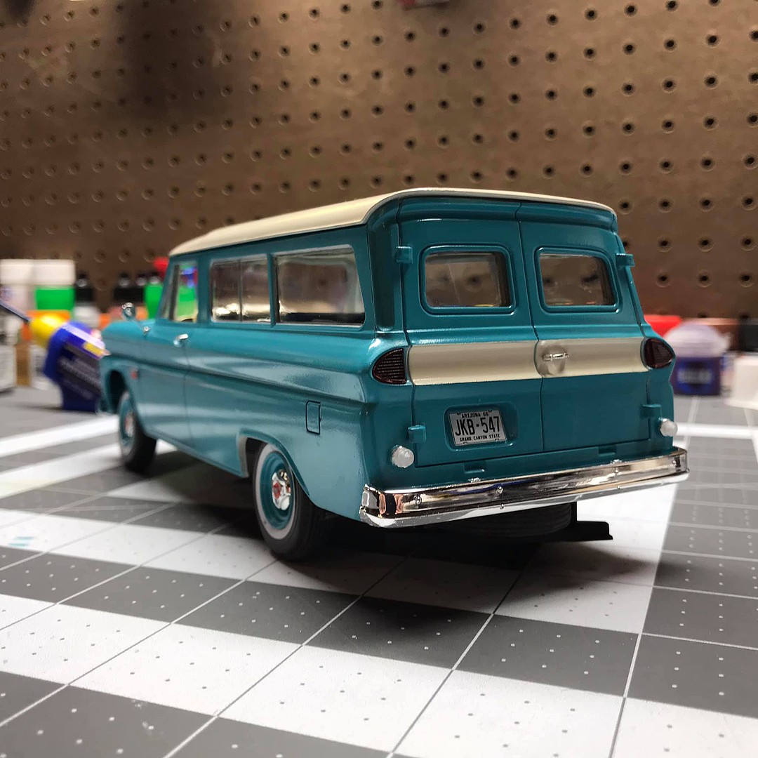1966 Chevy Suburban -- Plastic Model Car Kit -- 1/25 Scale -- #854409 ...