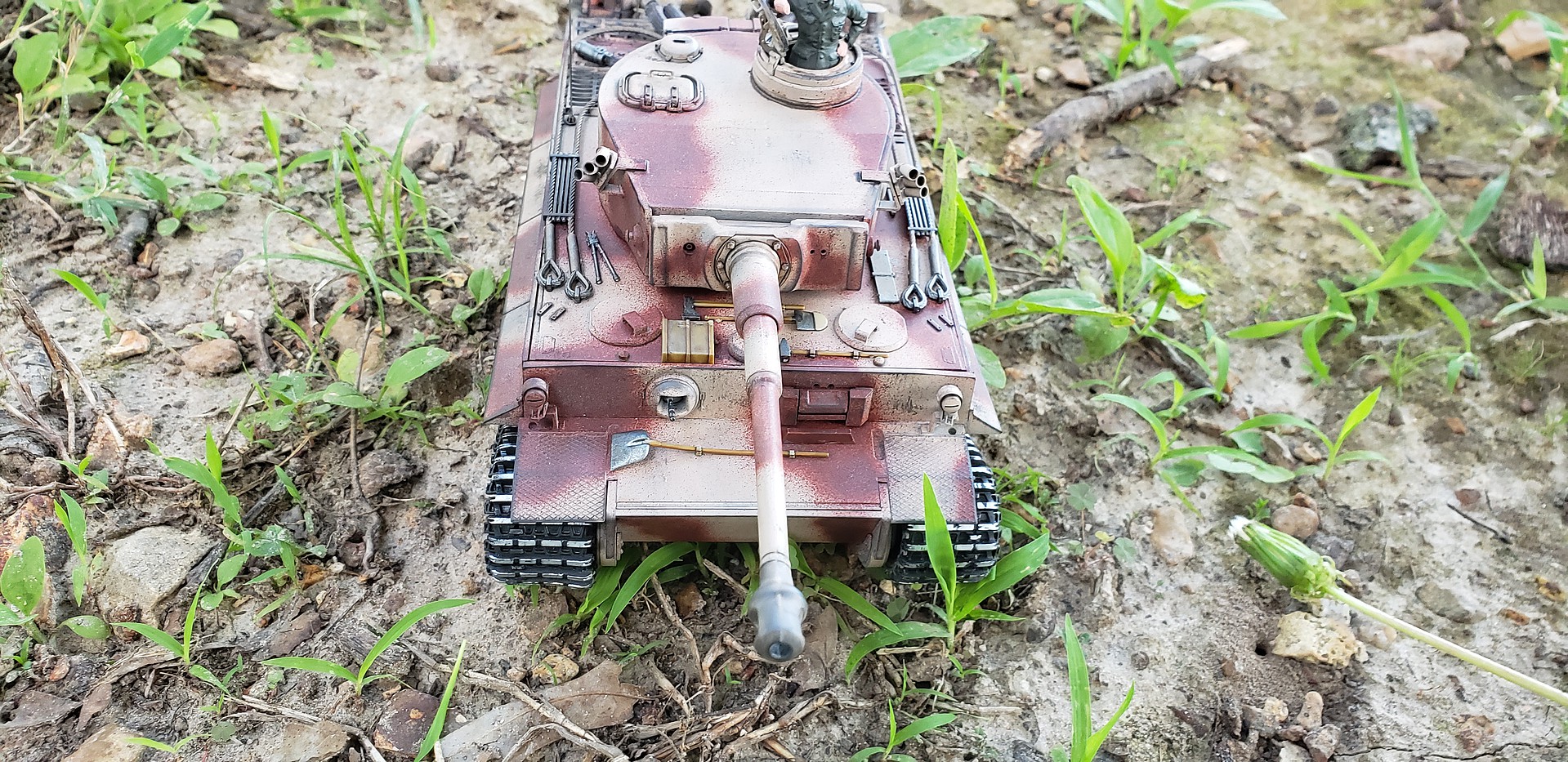 German Tiger I Initial Tank -- Plastic Model Military Vehicle Kit -- 1/ ...