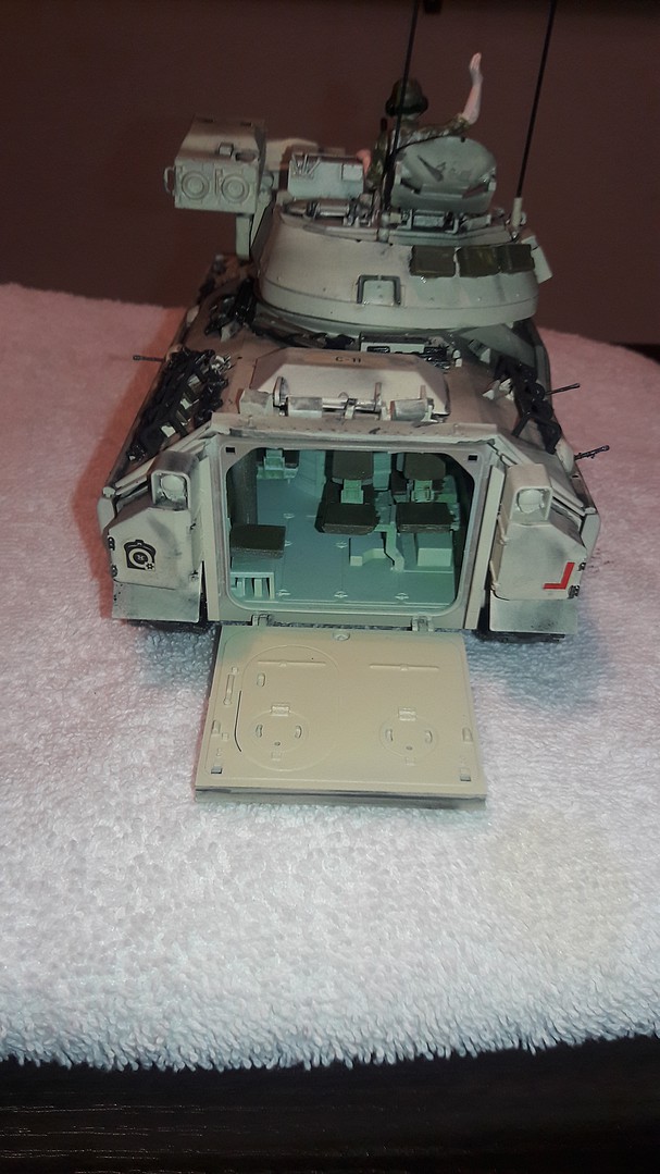 M2 Bradley IFV Tank -- Plastic Model Military Vehicle Kit -- 1/35 ...